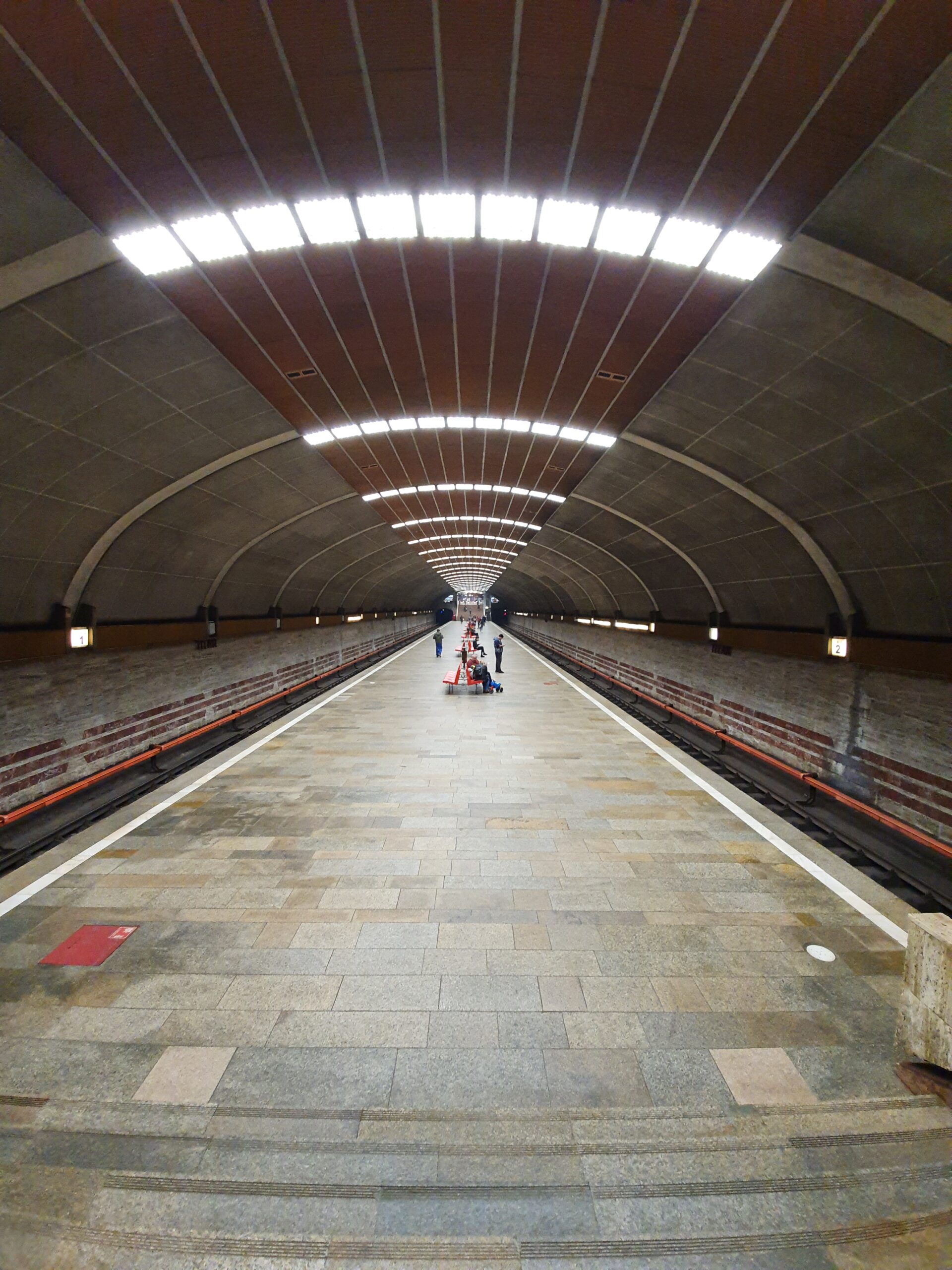 Titan- cea mai impresionantă stație de metrou din București